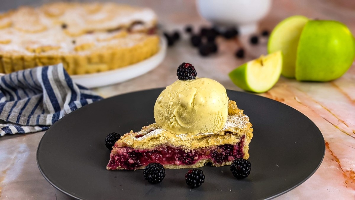 Apple Blackberry Pie Recipe | Fruity Desserts & Pies | Mamazilla