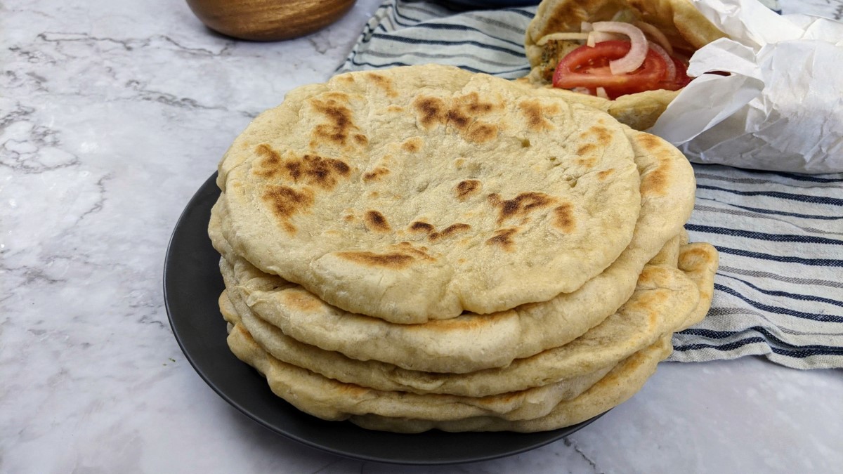 Easy Greek Pita Bread Recipe | Pocketless Flatbread for Souvlaki ...