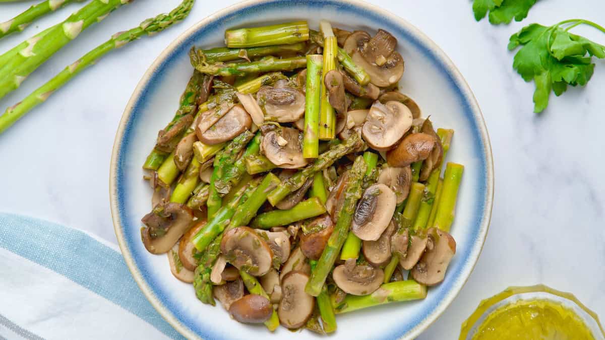 Sautéed Asparagus And Mushrooms | Mamazilla