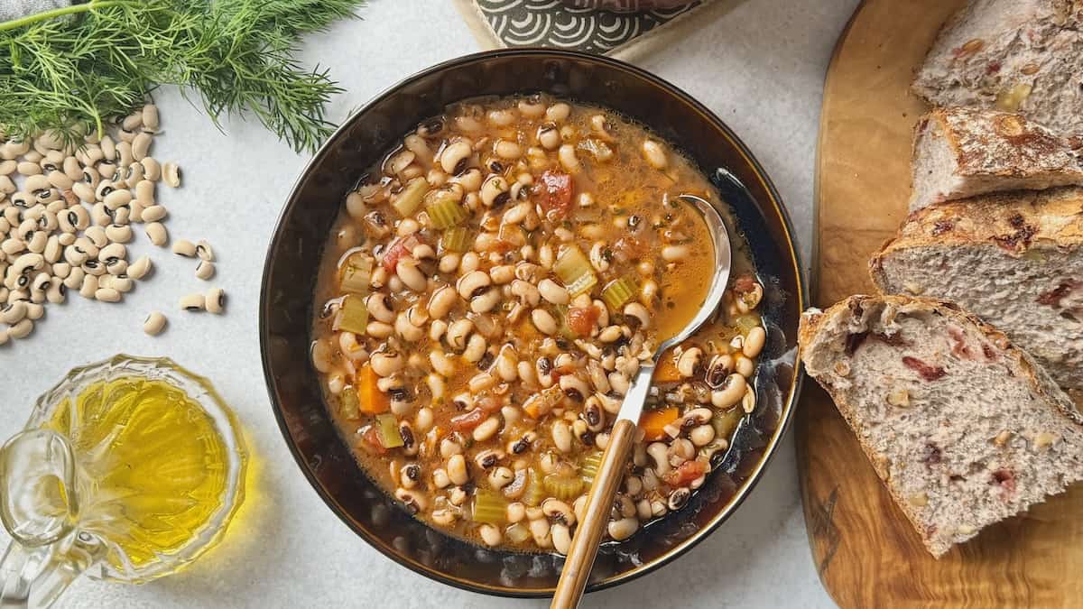 Mediterranean Black Eyed Peas Soup (Vegan) | Mamazilla